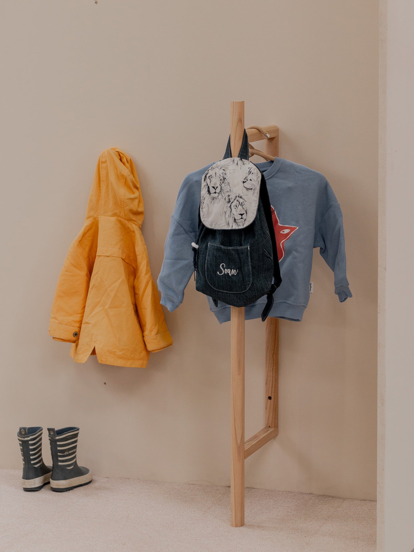 Le Valet | Valet de chambre en bois | Gllu – gllu