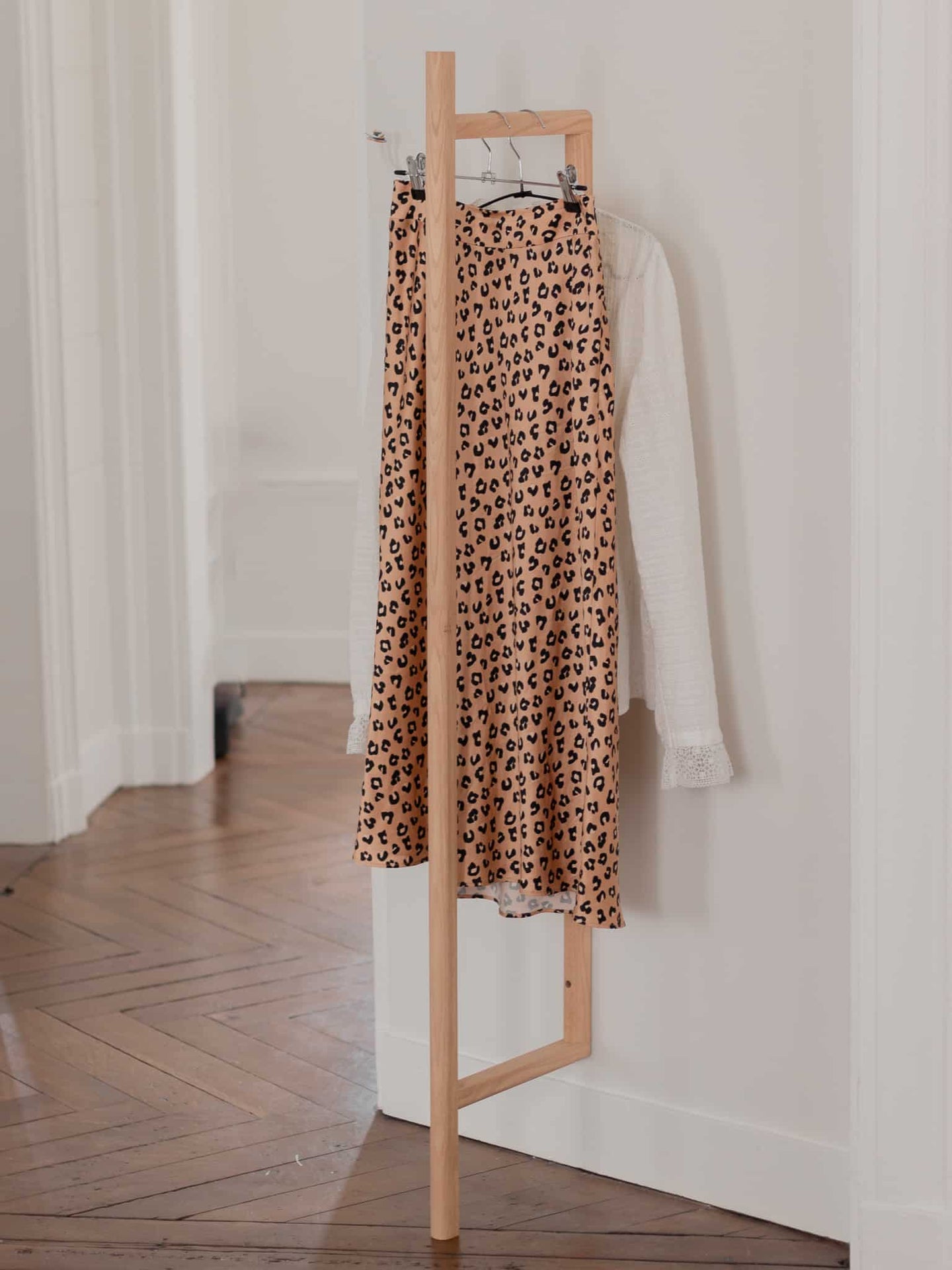 Le Valet | Valet de chambre en bois | Gllu – gllu